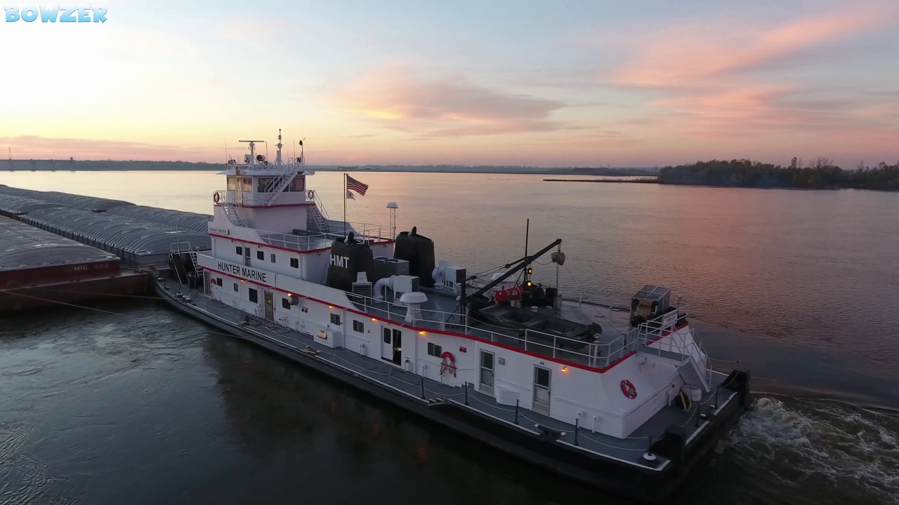The M/V Sara Hunter Approaching the Mel Price Lock and Dam 26 @ Sunrise ...