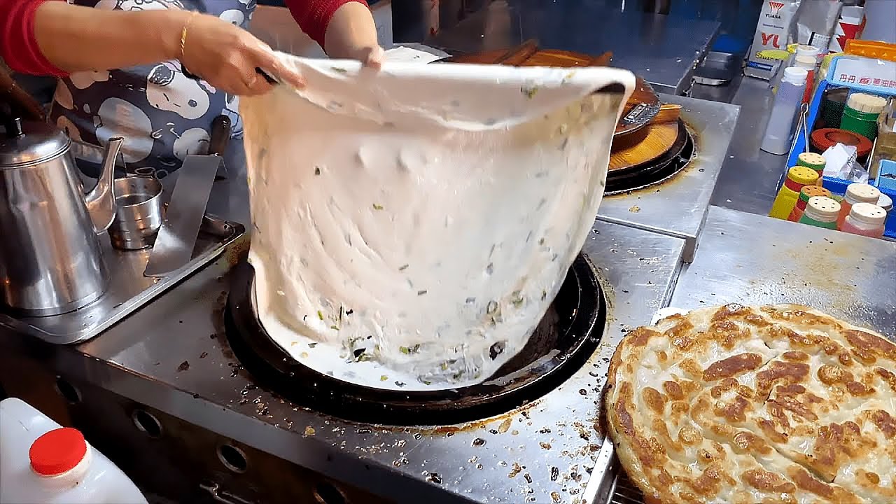 Scallion Pie/蔥油餅 - Taiwanese Street Food - YouTube