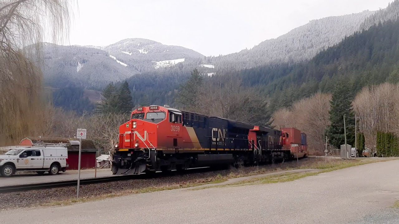 CN Stack Train Passing Through Yale British Columbia - YouTube