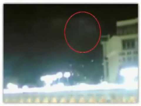 An angel glances through Kaaba Un Ange Survole la Kaaba - YouTube