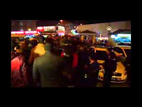 Seçim çalışması yapan partililer birbirlerine girdi!