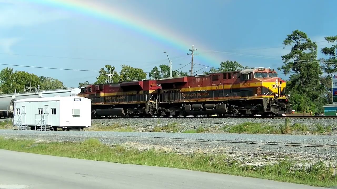 KCS #4680 Leads South Bound Manifest Freight Train - YouTube