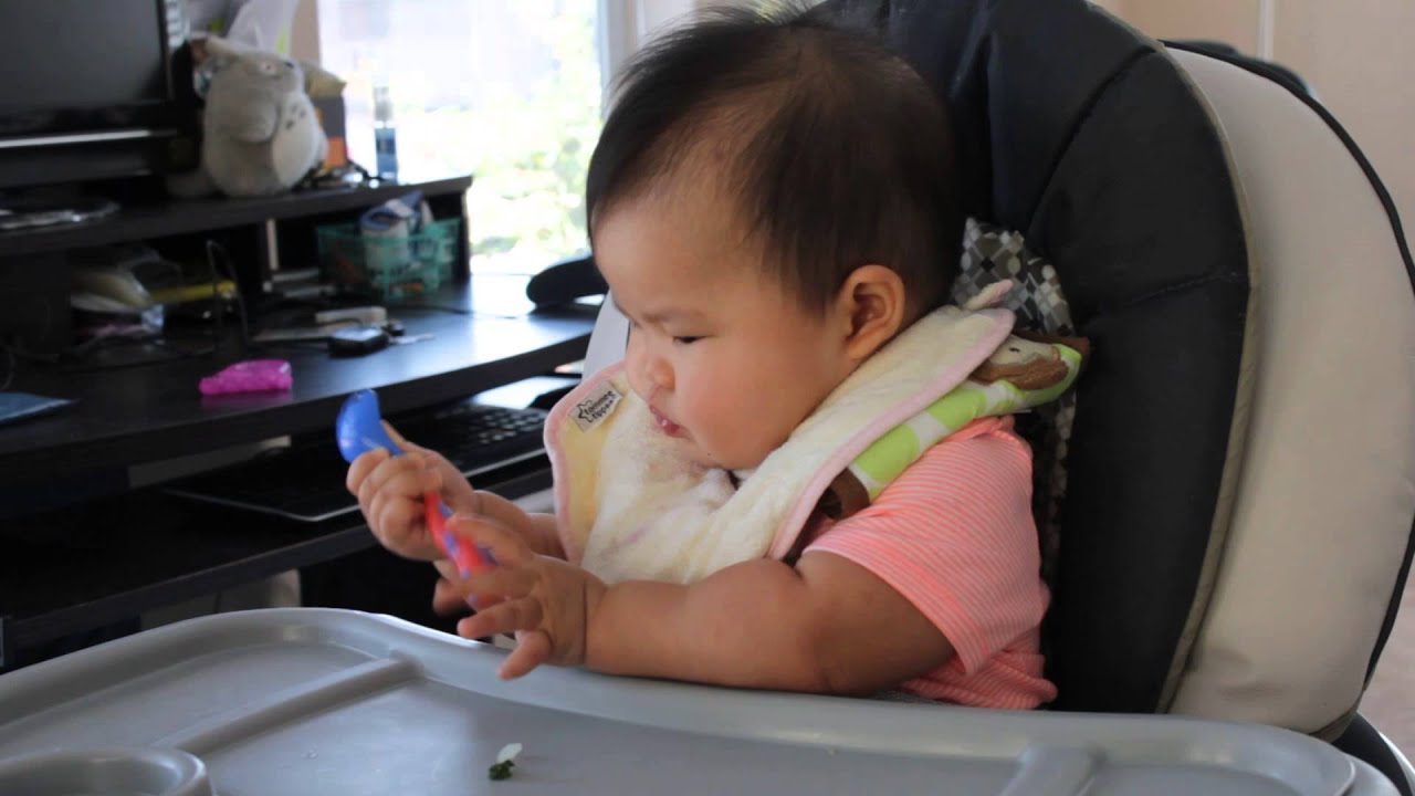 8-month-baby uses the fork - YouTube