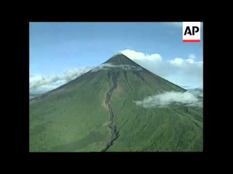 Dramatic footage of recent Mayon eruption - YouTube