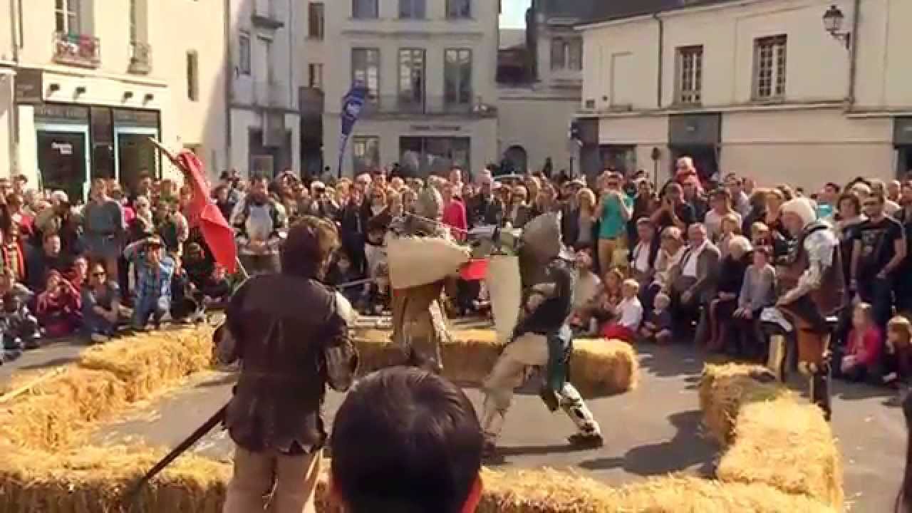 Béhourd, combat médiéval à TOURS 2015 - YouTube
