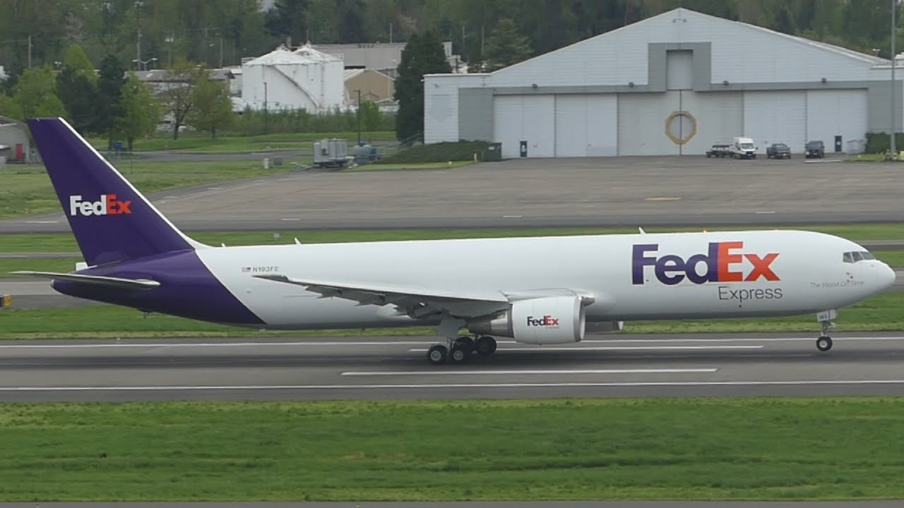 FedEx Express Boeing 767-3S2F [N193FE] Takeoff from PDX - YouTube