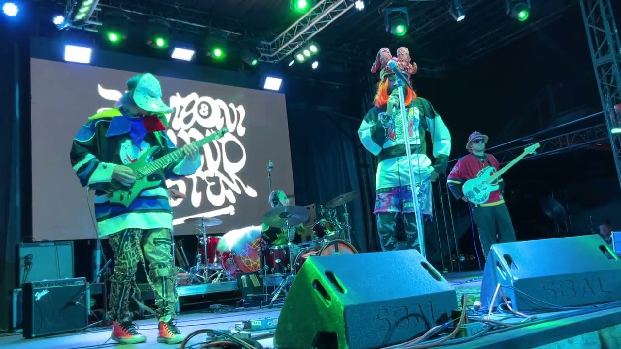 Shamon Cassette and The Zamboni Zound Zystem - Live at Amplified ...