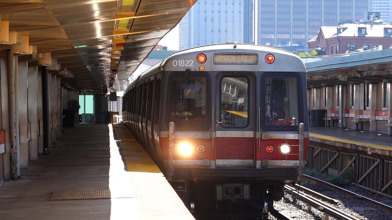 MBTA Subway "The T" : Alewife Bound Bombardier 01800-Series Red Line ...