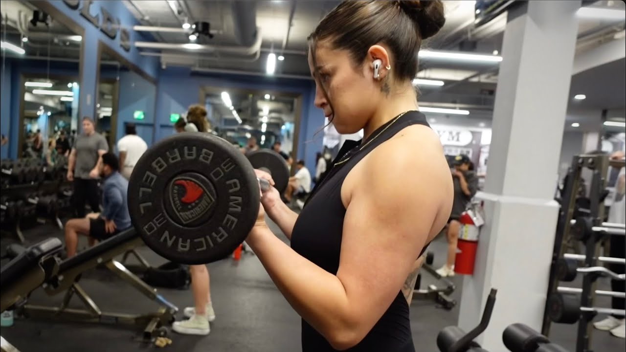 FOLLOWING MY BEST FRIEND'S WORKOUT PLAN - YouTube
