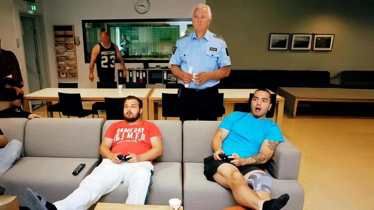 El interior de la cárcel más lujosa del mundo - YouTube