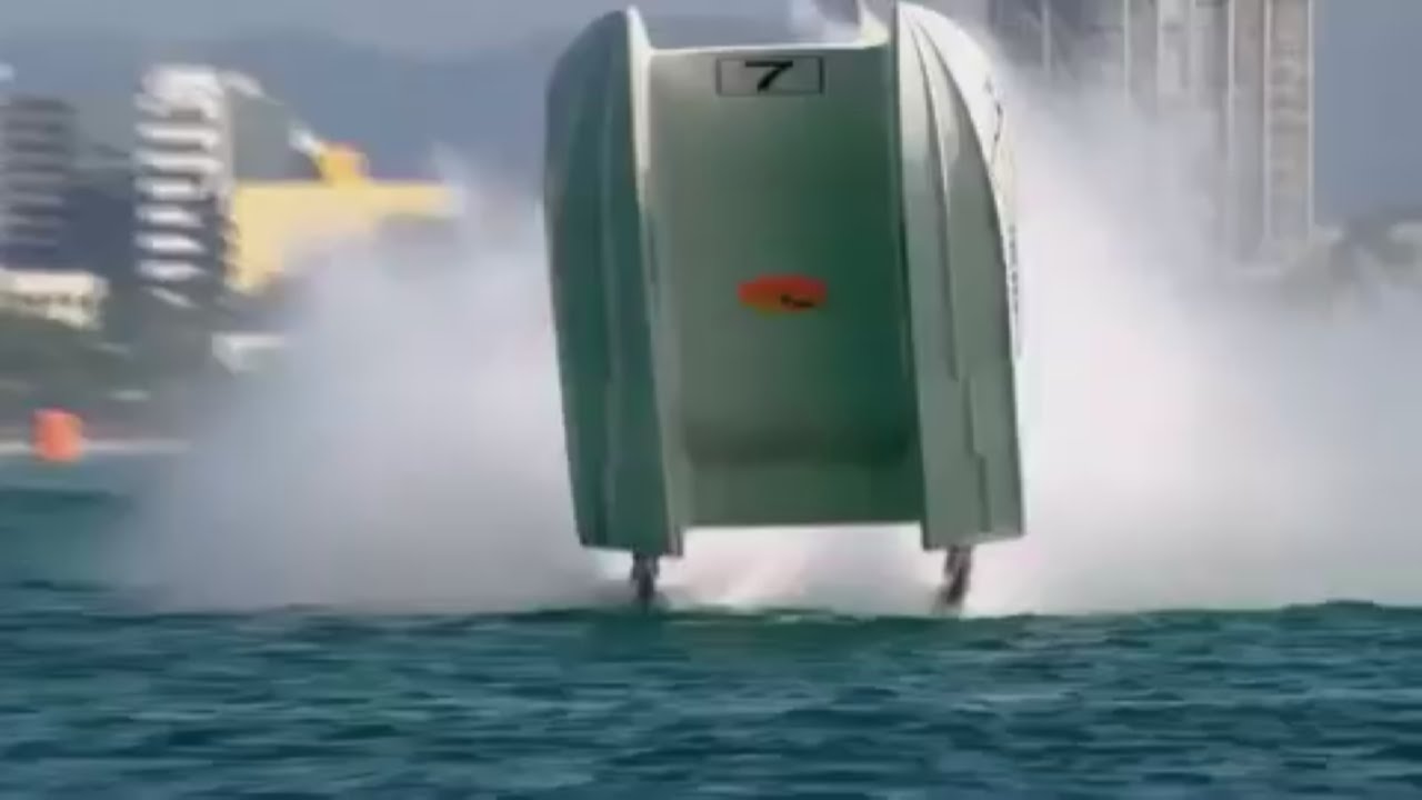 Drivers survive dramatic speedboat flip - YouTube