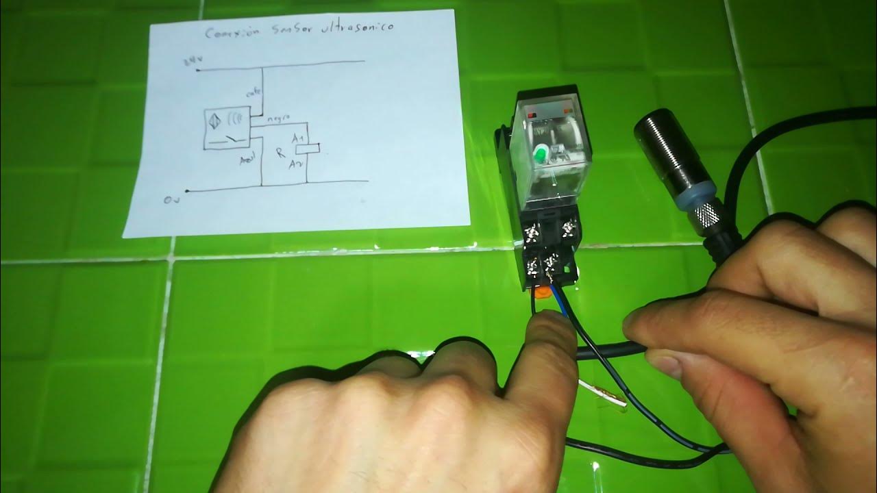 cómo conectar un sensor ultrasonico y su funcionamiento - YouTube
