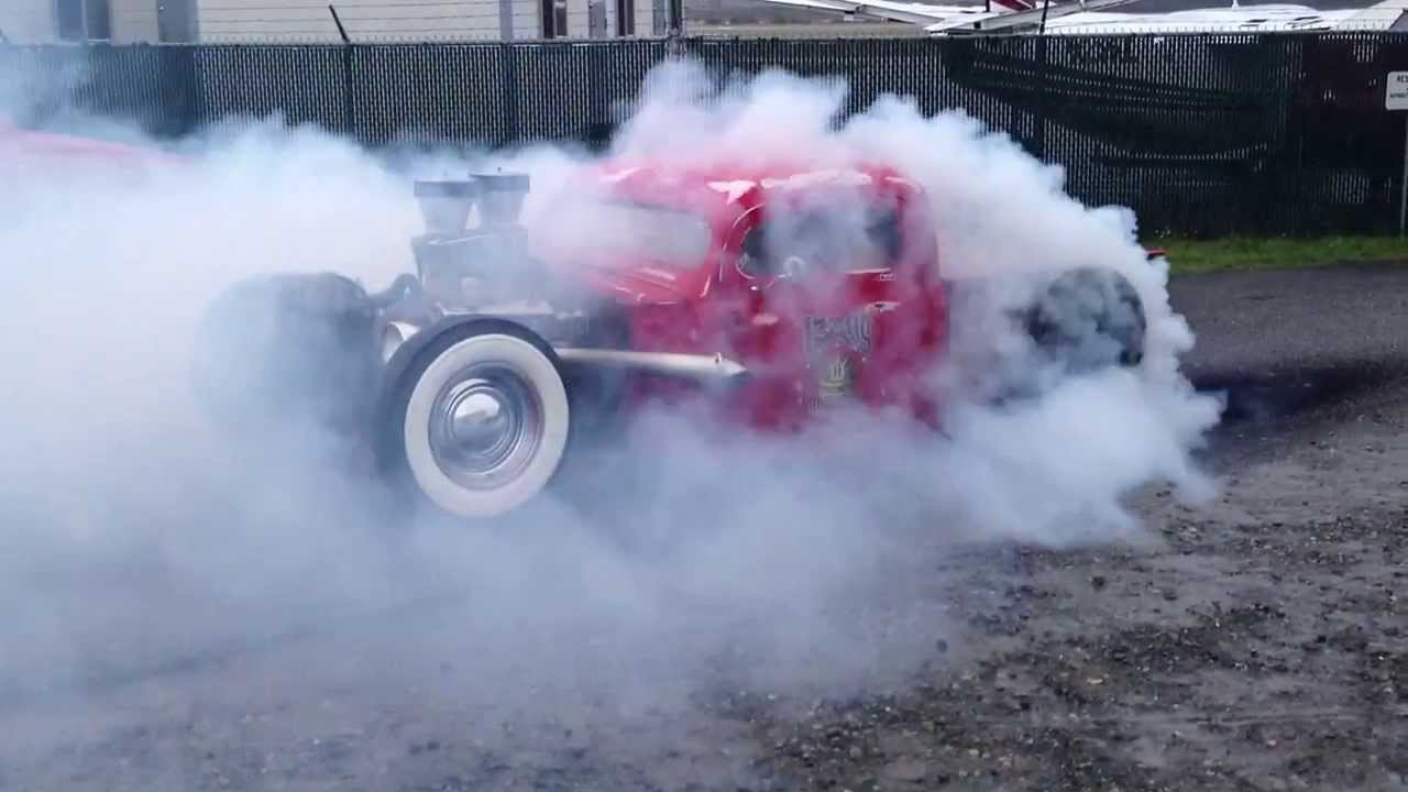 Bagged hot rod burn out. - YouTube