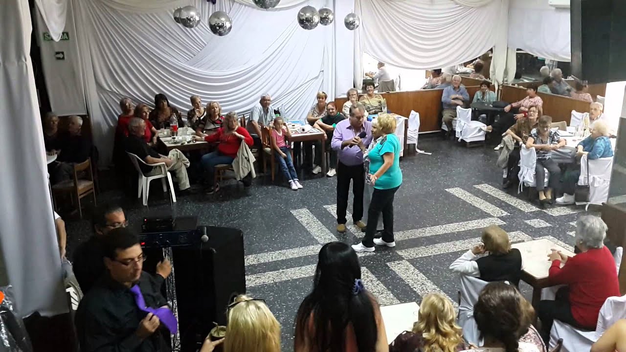 CLUB FUNSA ALMUERZO BAILABLE - YouTube