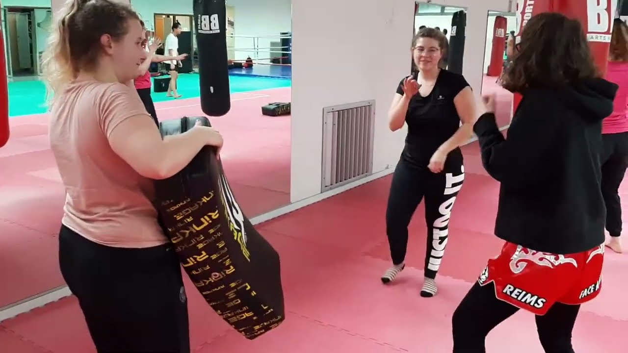 Découverte de la boxe Thaï - YouTube