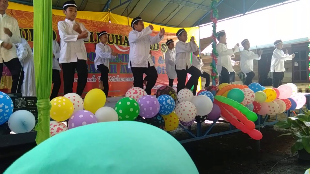 Tari Merah Saga santri Ruhul Barakah tahun 2019 - YouTube