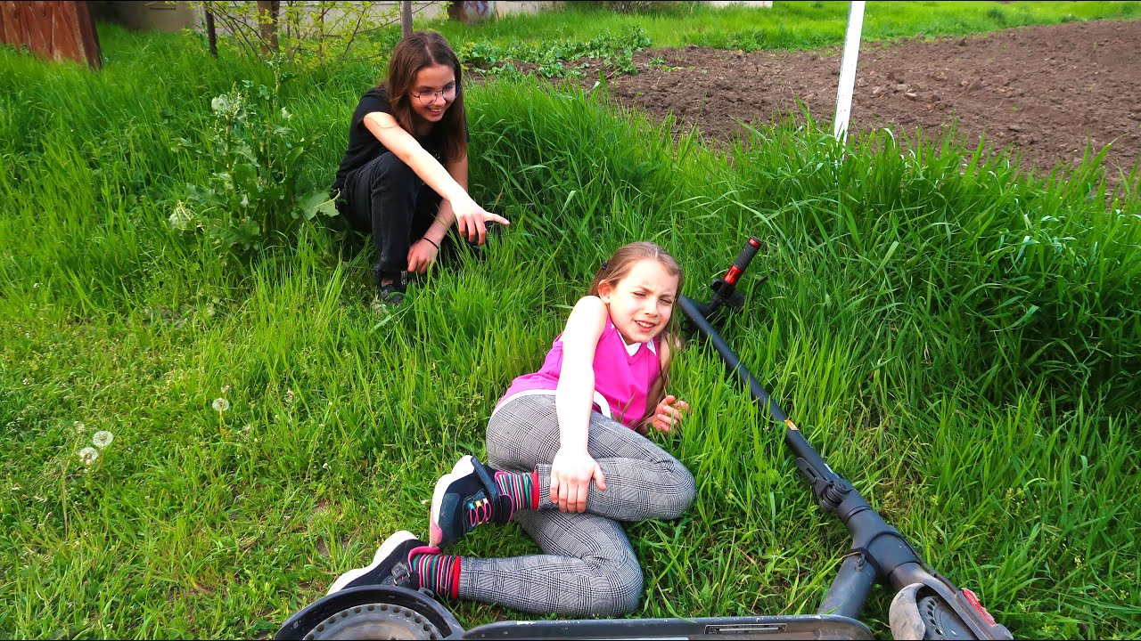 Eva i-a Rupt Piciorul la Fata Saraca - YouTube