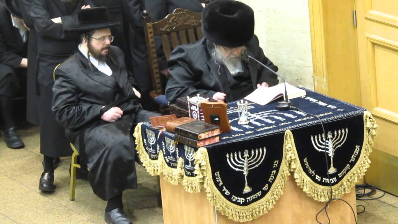 Belz Rebbe 7th day Chanukah 5774 Part 16 - YouTube