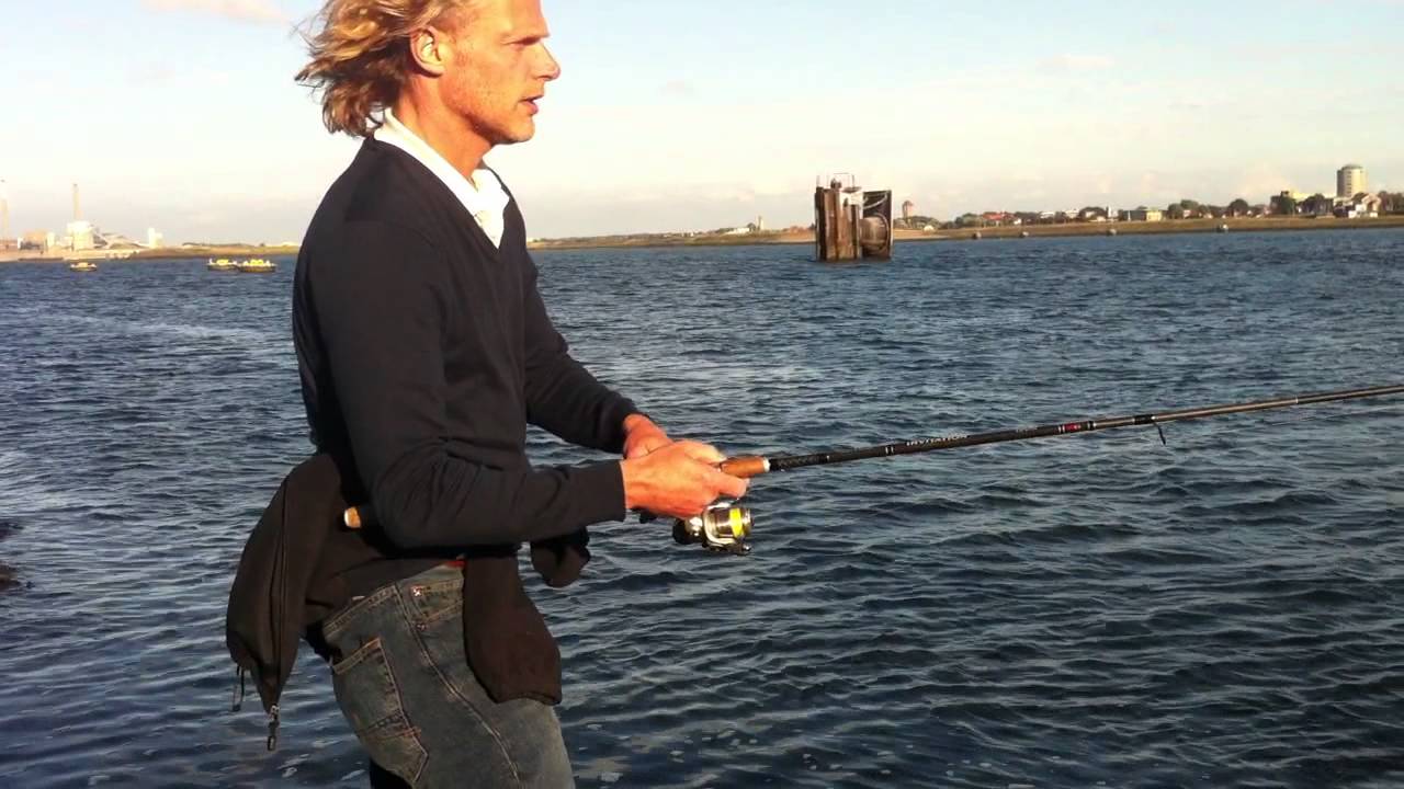 Uitleg zeebaars vissen, slepen met zagers - YouTube