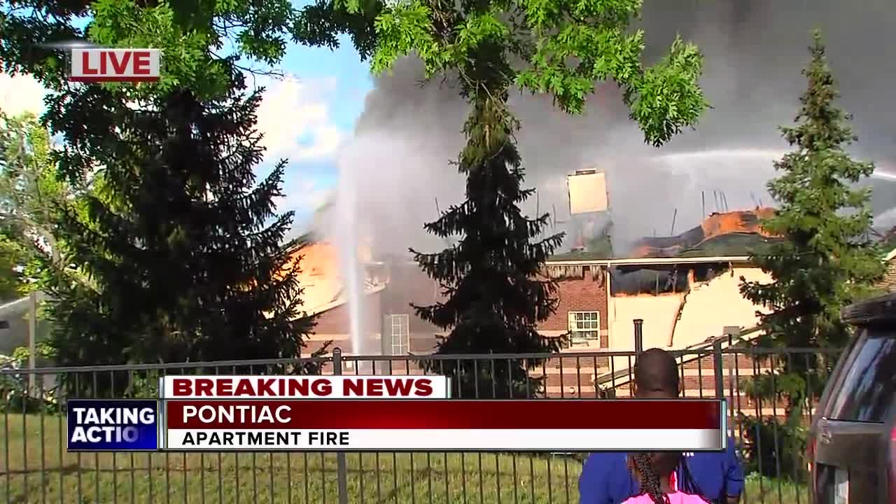 Massive fire rips through senior apartment complex in Pontiac - YouTube