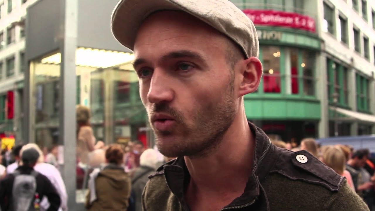 DRIES VERHOEVEN Ceci n'est pas... Interview deutsch - YouTube