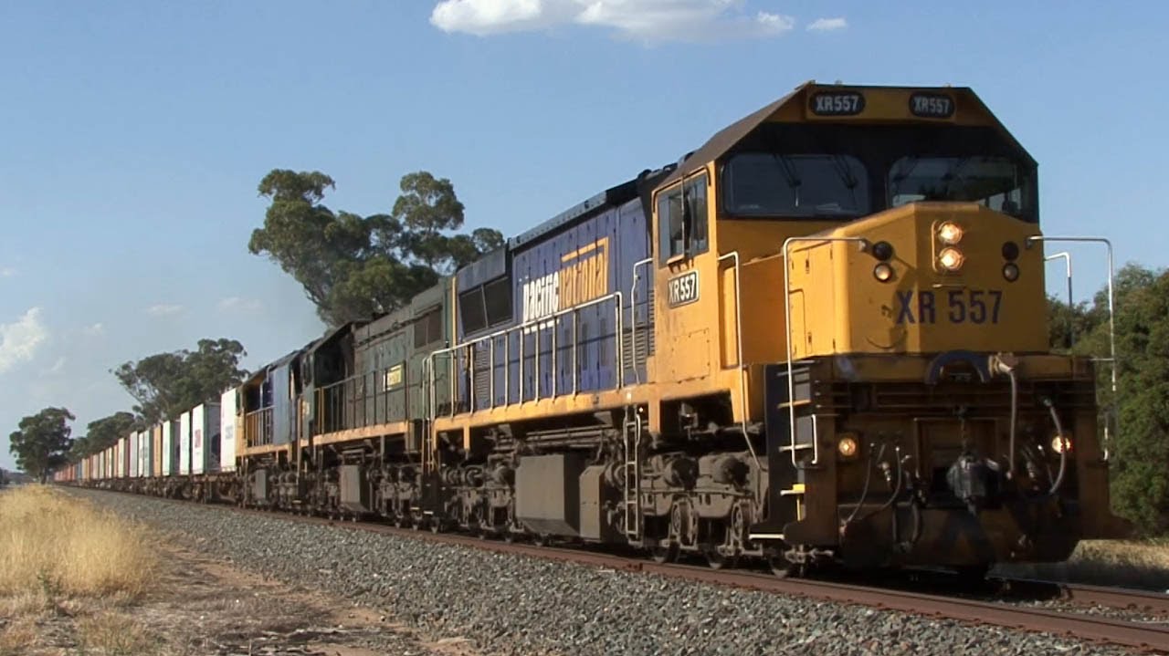 Triple Diesels in the Goulburn Valley: Australian Trains - YouTube