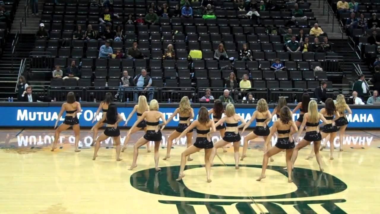 University of Oregon Dance Team Men's Basketball Halftime Performance ...