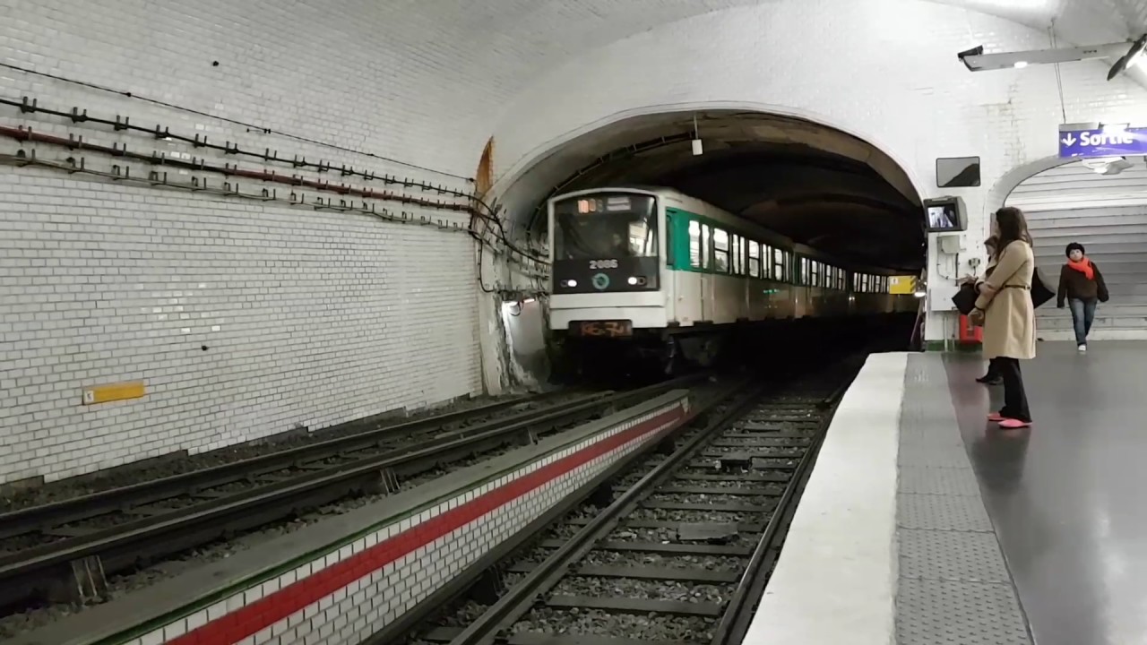 RATP - MF 67 sur la ligne 10 à "Mirabeau" - YouTube