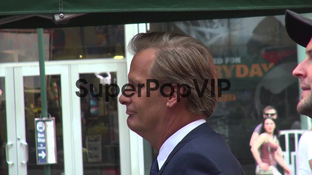 Jeff Daniels at the 'Good Morning America' studio Jeff Da... - YouTube