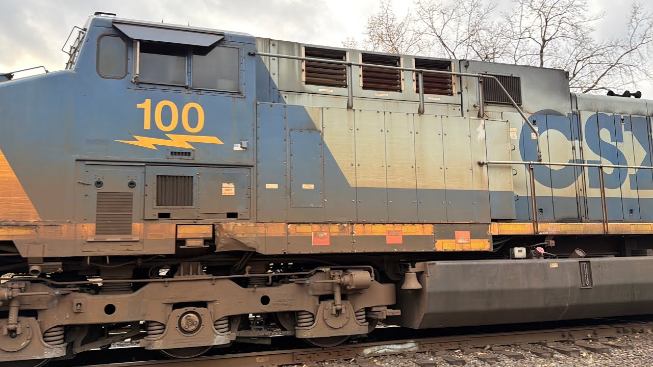 11/15/25 CSX Grain Train w/ CSX 100 (YN2) at LM Diamond in Columbus, OH ...