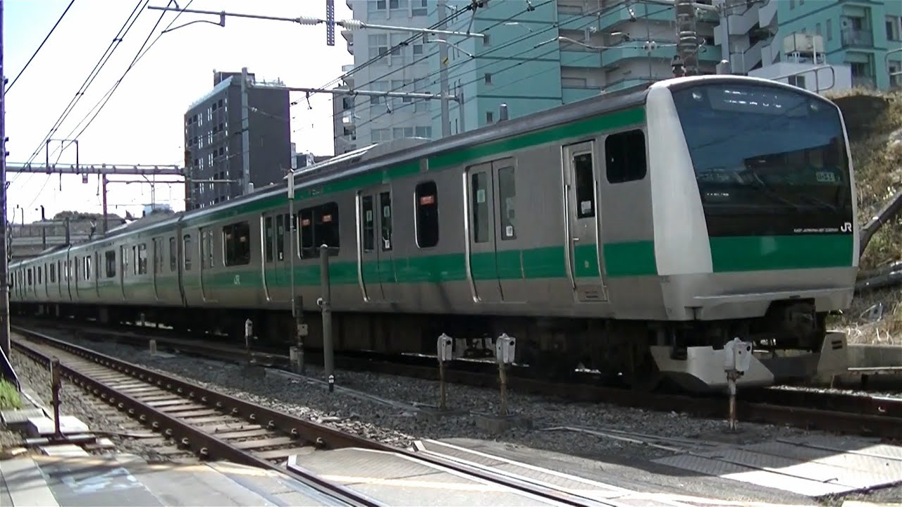 JR山手線E235系ウマ娘ラッピング編成&埼京線E233系ハエ124編成 代々木駅付近にて - YouTube