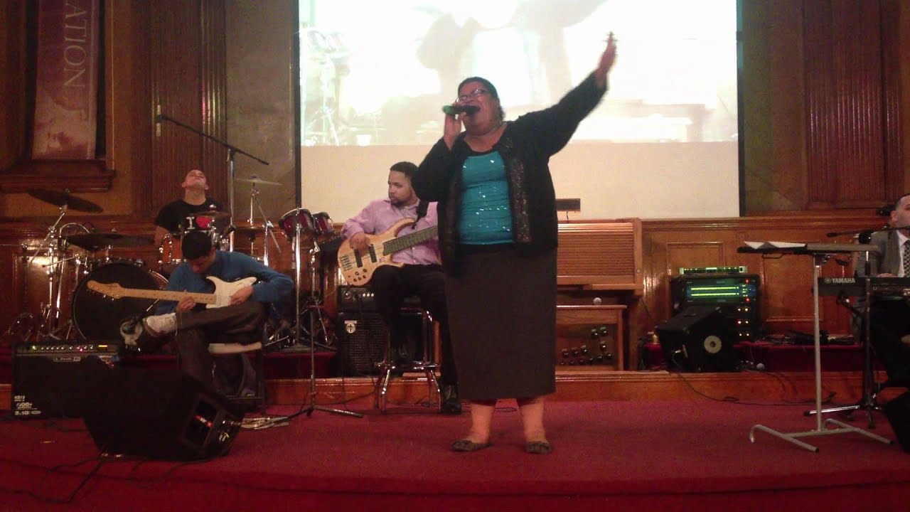 Emily Peña- Poder de Dios Fluye/ Revestido de la Uncion - YouTube