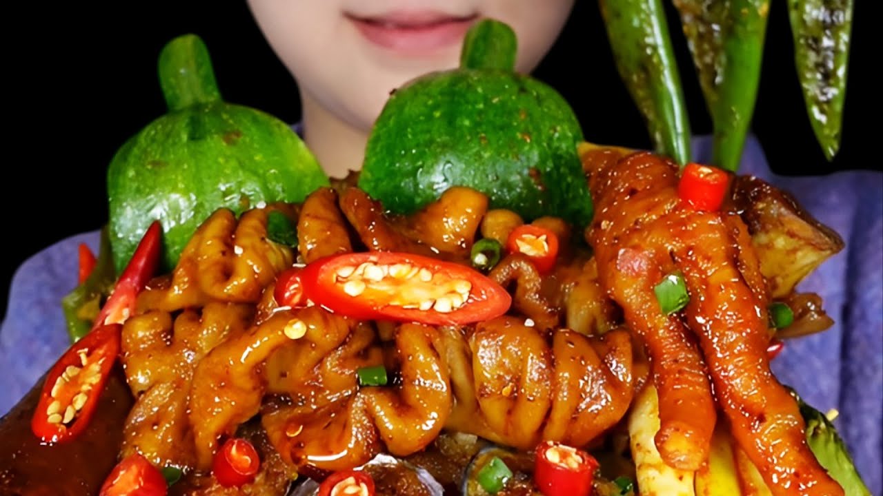 Eating braised chicken feet, Pork intestines and abalone Mukbang Asmr ...