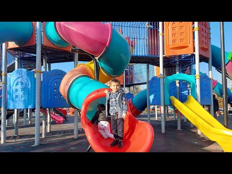 Park Videoları - Aybüke ile Hüseyin Eren en büyük kaydırak dan kaydı. Eğlenceli Çocuk videosu