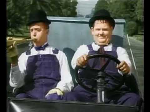 Laurel & Hardy: Towed In A Hole