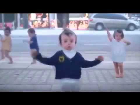OYNAYAN BEBEKLER