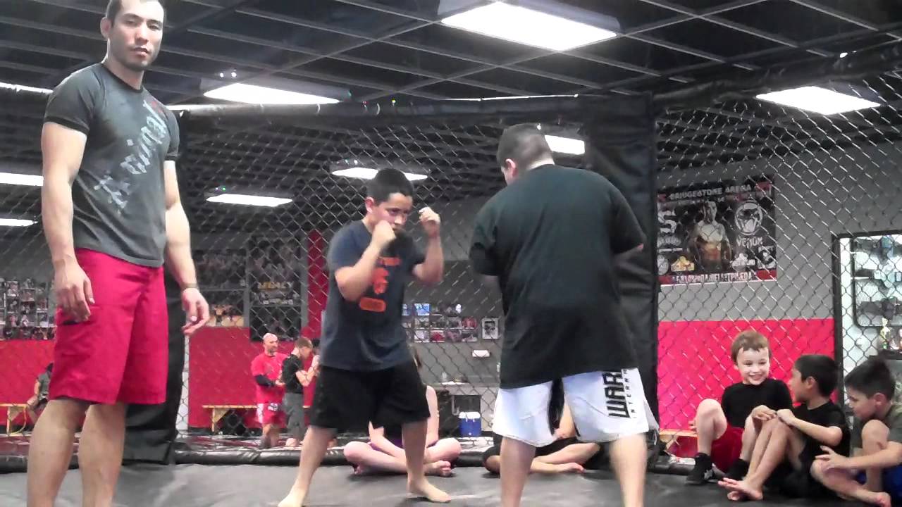 4OZ Fight Club Kids MMA 22812 - YouTube