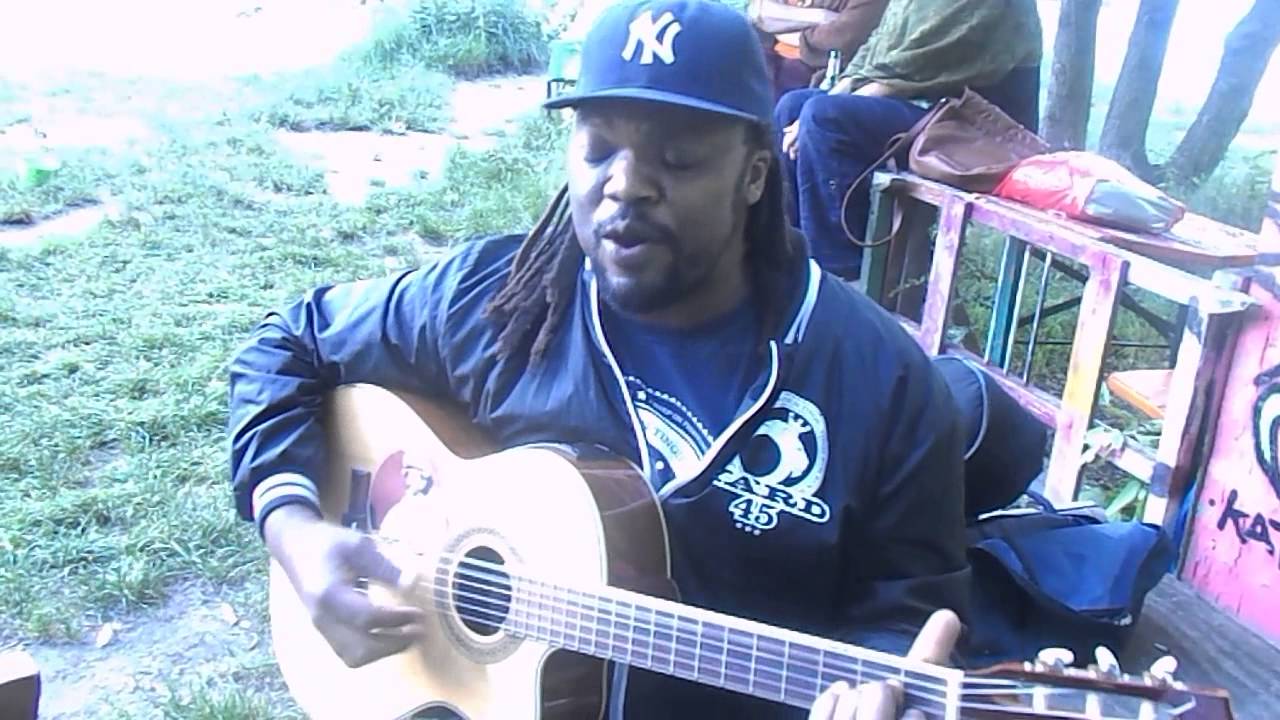 Teba Shumba,Daddy Spencer and Vido Jelashe singing NONTSIKI in Yaam 13. ...