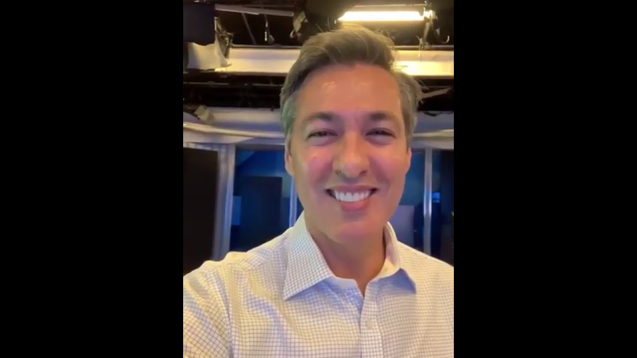 Nivaldo Prieto, narrador esportivo do Fox Sports, saúda Aurelino Pedro ...