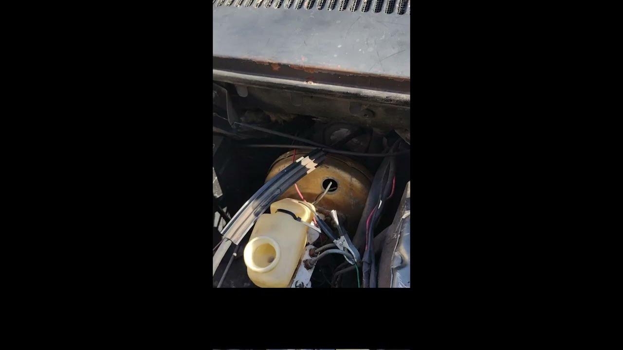 Cómo purgar los frenos del auto con pocas herramientas - YouTube