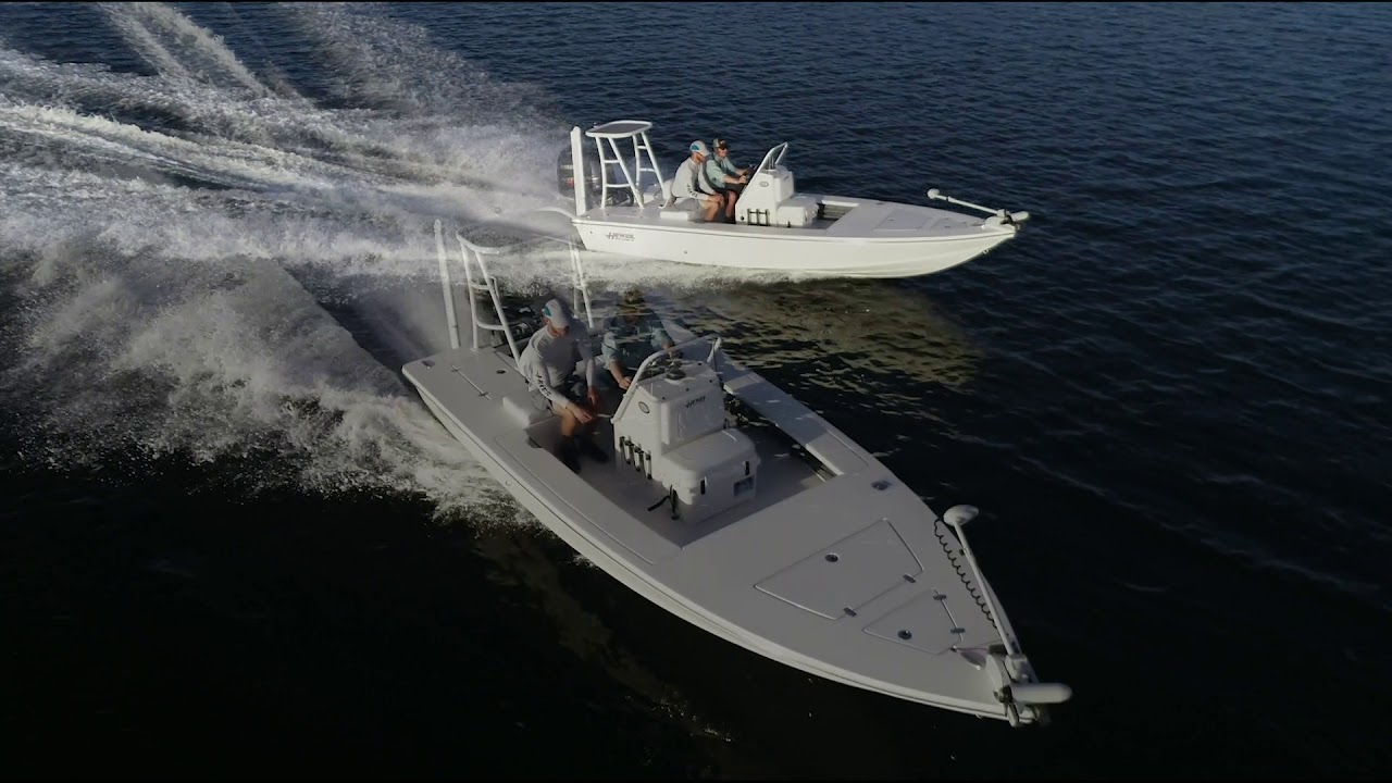 Hewes Redfisher 18 Running - YouTube