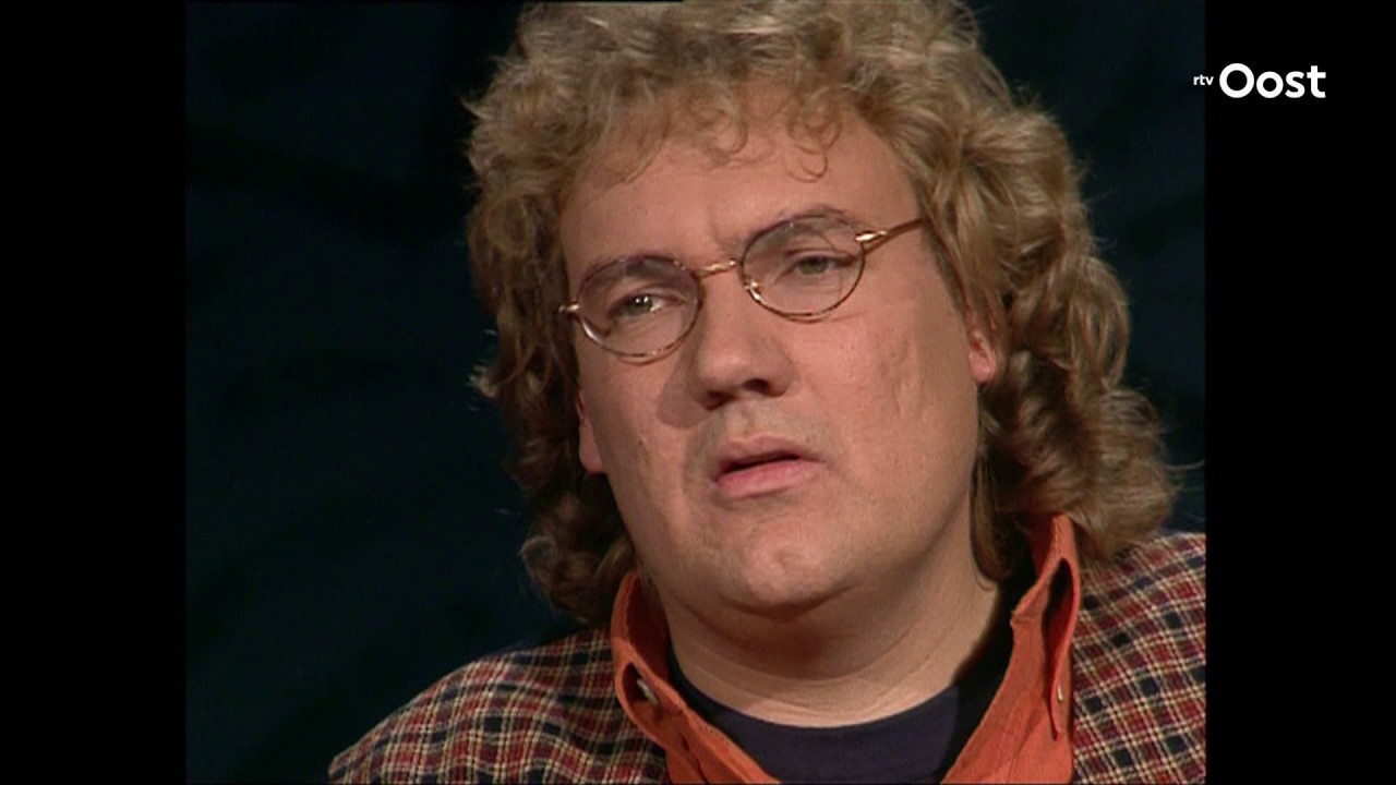 In Enschede geboren cabaretier, zanger en schrijver Henk Elsink ...