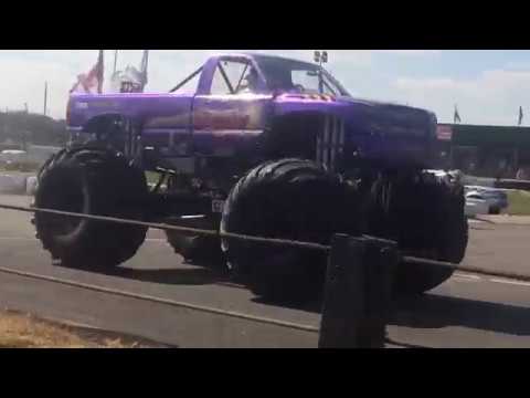 Slingshot Monster Truck Car Crushing Skegness Raceway 22/07/18. - YouTube