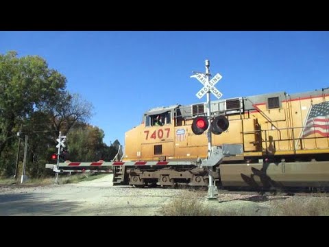 UP 7407 South MALNP Filmed At North Kasper Siding Awesome Horns & Waves (10-11-2022) - YouTube