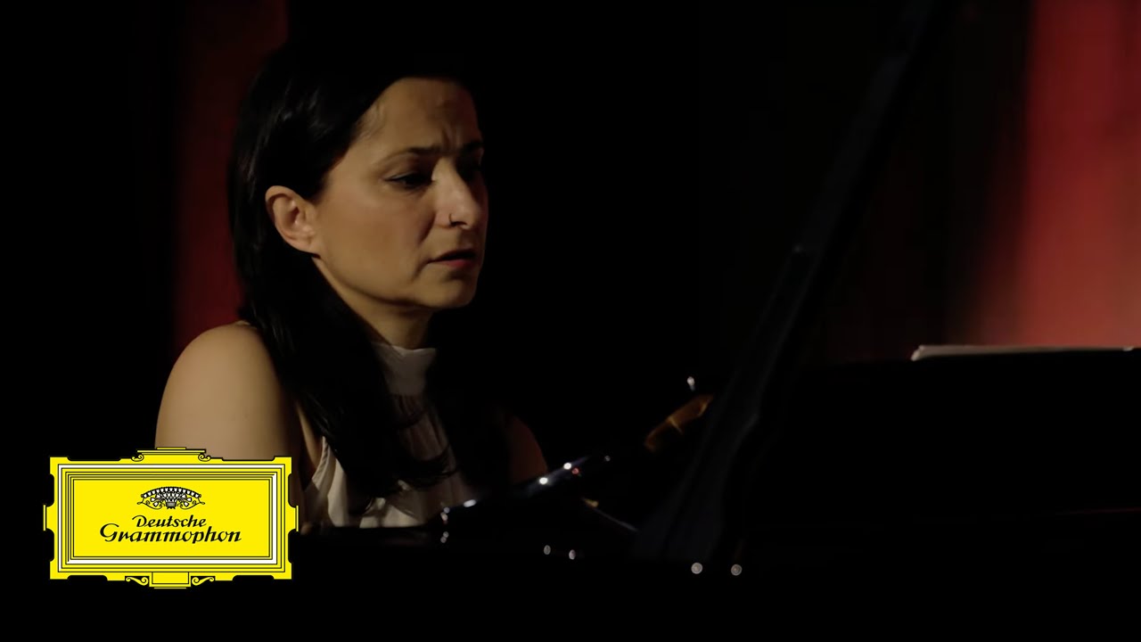 Marie Awadis - Ballade (Live at Yellow Lounge 2024) - YouTube