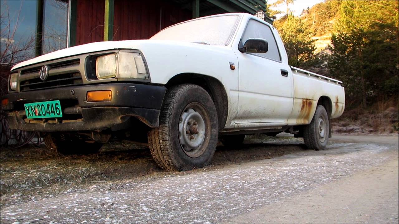VW Taro 2.4L Diesel funny cold start - YouTube