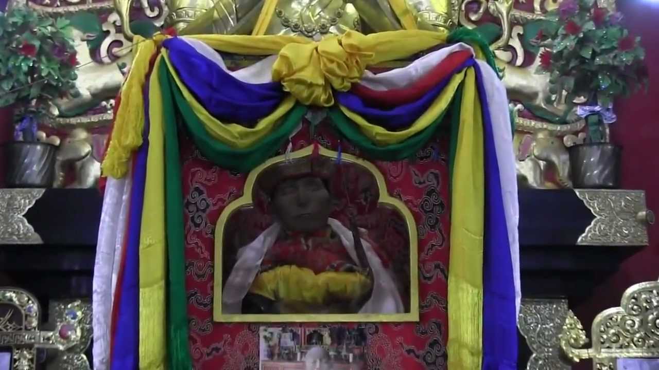 Ceremony of bringing the Kudung of Kyabje Tenga Rinpoche to the main ...