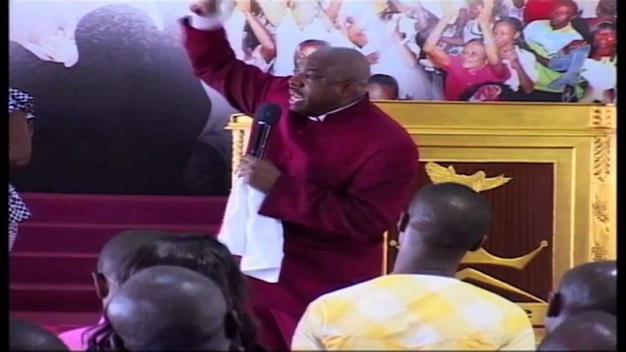 Rev. John Sagoe Ministering in Royal House Ghana - YouTube