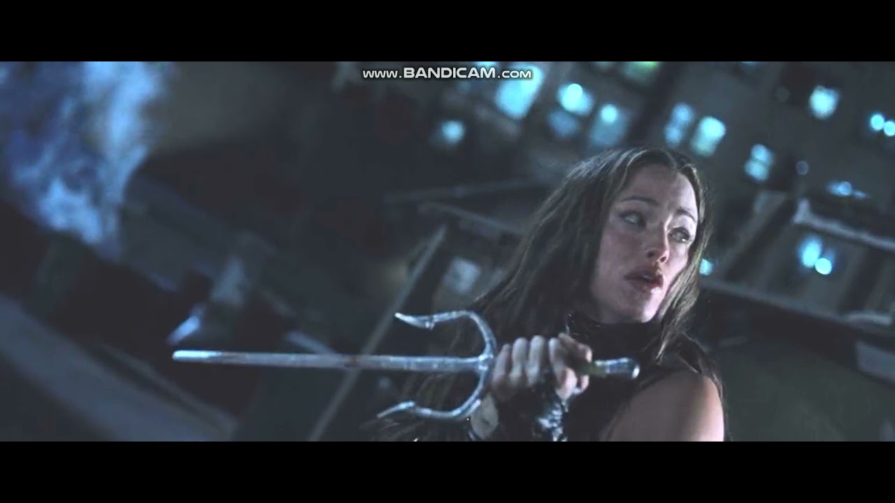Daredevil: Elektra removes sai from hand - YouTube