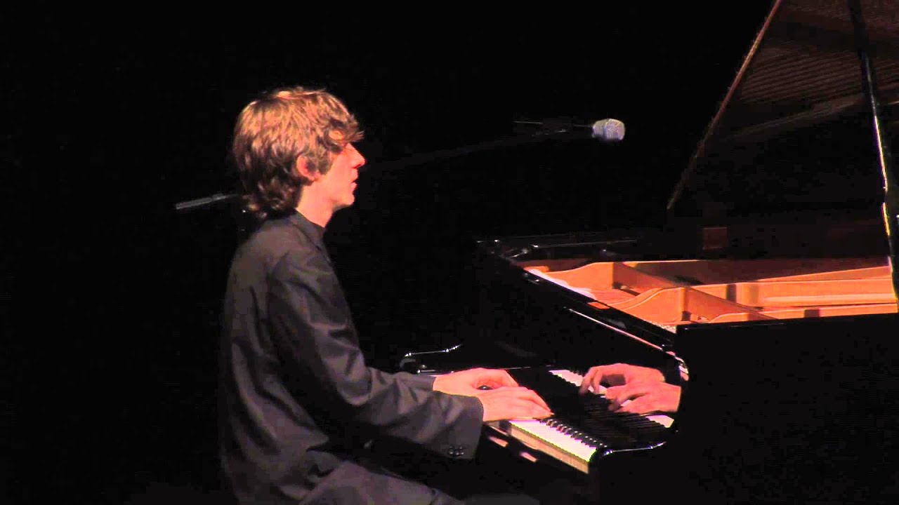 Alejandro de la Garza - J. Brahms: Klavierstucke op. 76 - YouTube